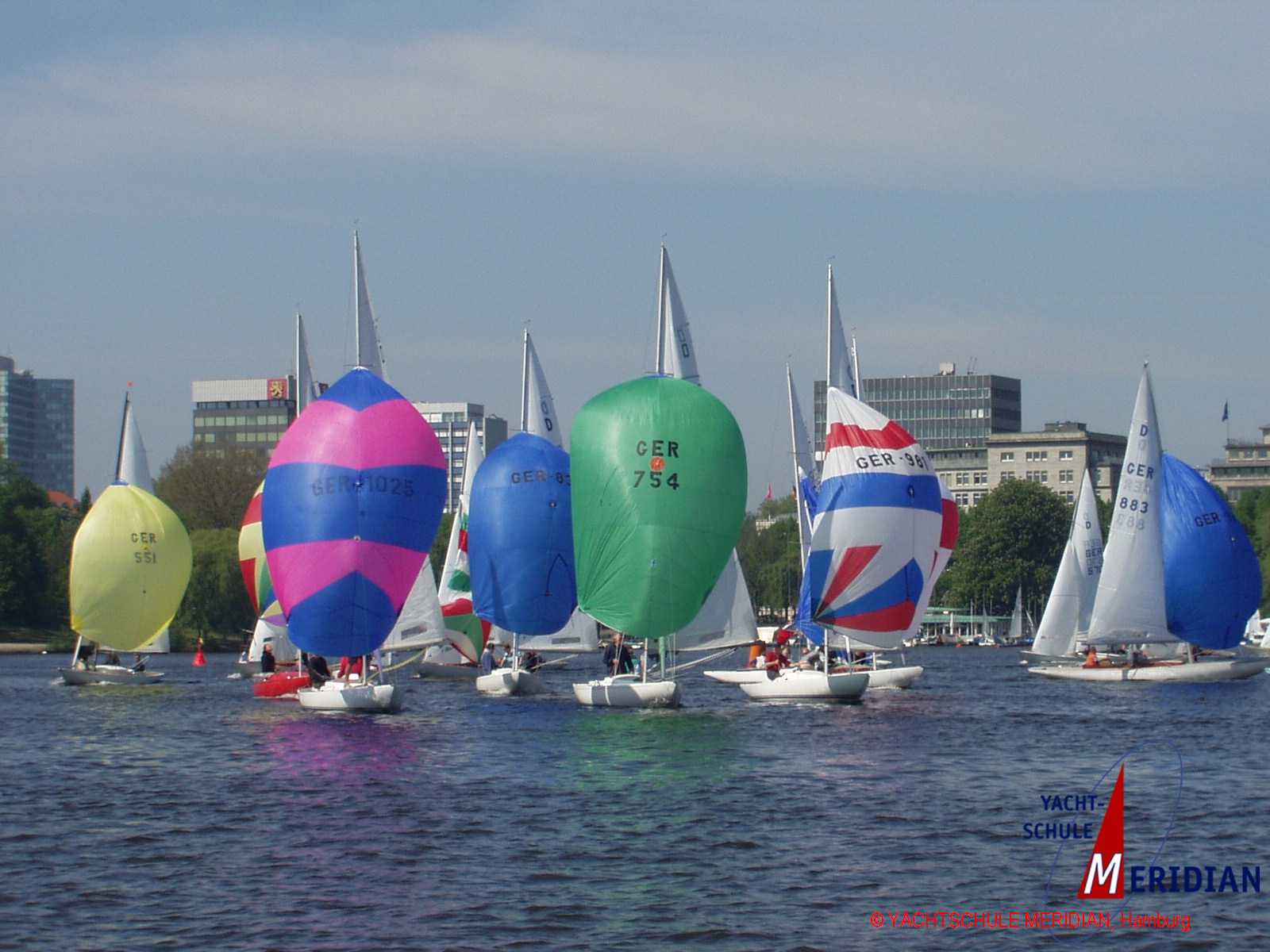 Entscheidungshilfe zum richtigen Segeln lernen - YACHTSCHULE MERIDIAN